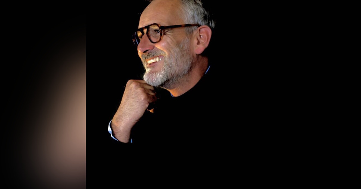 Benoît Desclos le Peley : l’art de peindre à l’envers • Podcast • Les ...